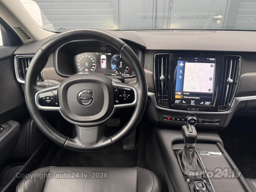Black Volvo V90 2018 in Tallinn, with an engine capacity of 2.00 L and mileage of 390 thousand km for 13495 €, photo 10 on AUTOMOTO.COM.LV