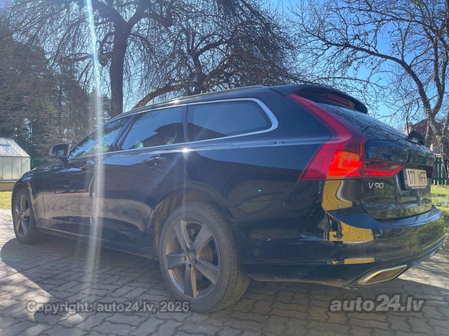 Black Volvo V90 2018 in Tallinn, with an engine capacity of 2.00 L and mileage of 261 thousand km for 18400 €, photo 12 on AUTOMOTO.COM.LV