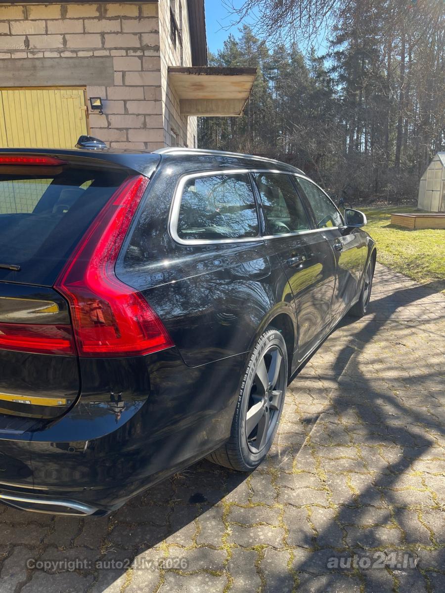 Black Volvo V90 2018 in Tallinn, with an engine capacity of 2.00 L and mileage of 261 thousand km for 18400 €, photo 14 on AUTOMOTO.COM.LV