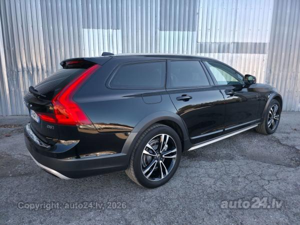 Black Volvo V90 2018 in Tallinn, with an engine capacity of 2.00 L and mileage of 241 thousand km for 17790 €, photo 3 on AUTOMOTO.COM.LV