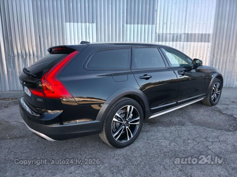 Melns Volvo V90 2018 Tallina, ar dzinēja tilpumu 2.00 L un nobraukumu 241 tūkst. km par 17790 €, foto 4 vietnē AUTOMOTO.COM.LV