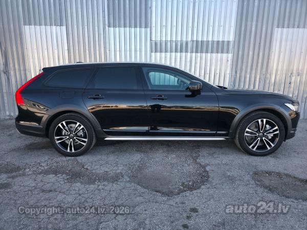 Black Volvo V90 2018 in Tallinn, with an engine capacity of 2.00 L and mileage of 241 thousand km for 17790 €, photo 5 on AUTOMOTO.COM.LV