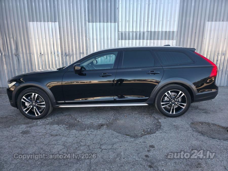 Melns Volvo V90 2018 Tallina, ar dzinēja tilpumu 2.00 L un nobraukumu 241 tūkst. km par 17790 €, foto 7 vietnē AUTOMOTO.COM.LV