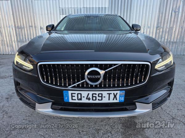 Black Volvo V90 2018 in Tallinn, with an engine capacity of 2.00 L and mileage of 241 thousand km for 17790 €, photo 7 on AUTOMOTO.COM.LV