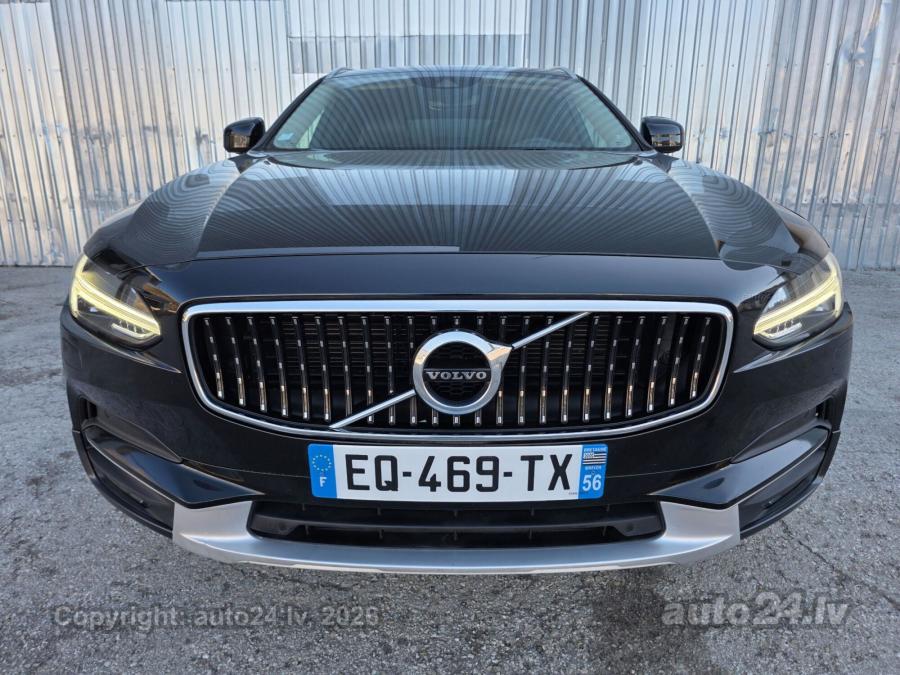 Melns Volvo V90 2018 Tallina, ar dzinēja tilpumu 2.00 L un nobraukumu 241 tūkst. km par 17790 €, foto 8 vietnē AUTOMOTO.COM.LV