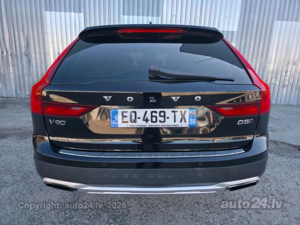 Black Volvo V90 2018 in Tallinn, with an engine capacity of 2.00 L and mileage of 241 thousand km for 17790 €, photo 8 on AUTOMOTO.COM.LV