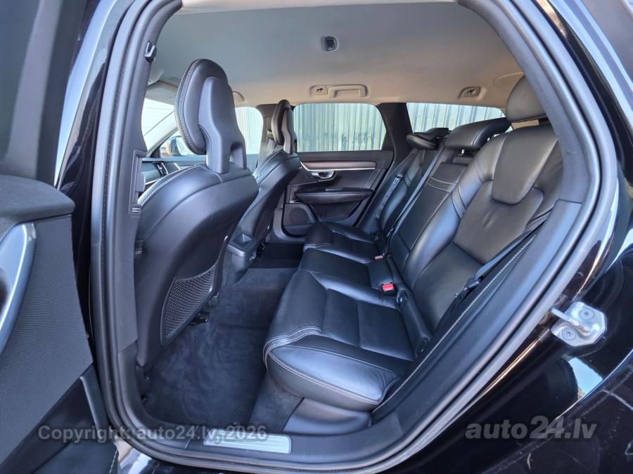 Melns Volvo V90 2018 Tallina, ar dzinēja tilpumu 2.00 L un nobraukumu 241 tūkst. km par 17790 €, foto 17 vietnē AUTOMOTO.COM.LV