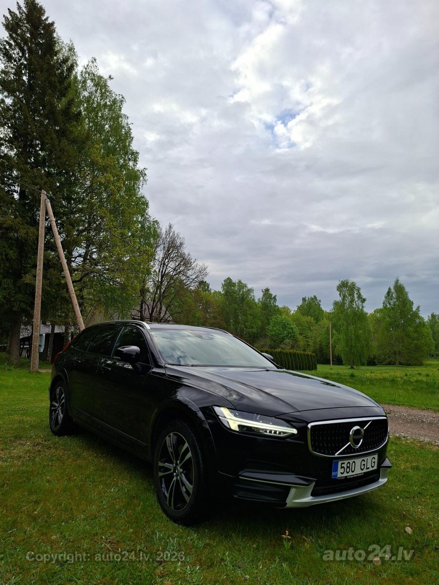 Black Volvo V90 2018 in Tartu, with an engine capacity of 2.00 L and mileage of 183 thousand km for 20900 €, photo 4 on AUTOMOTO.COM.LV