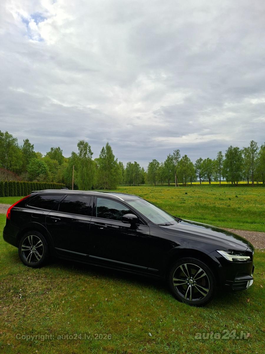 Black Volvo V90 2018 in Tartu, with an engine capacity of 2.00 L and mileage of 183 thousand km for 20900 €, photo 5 on AUTOMOTO.COM.LV