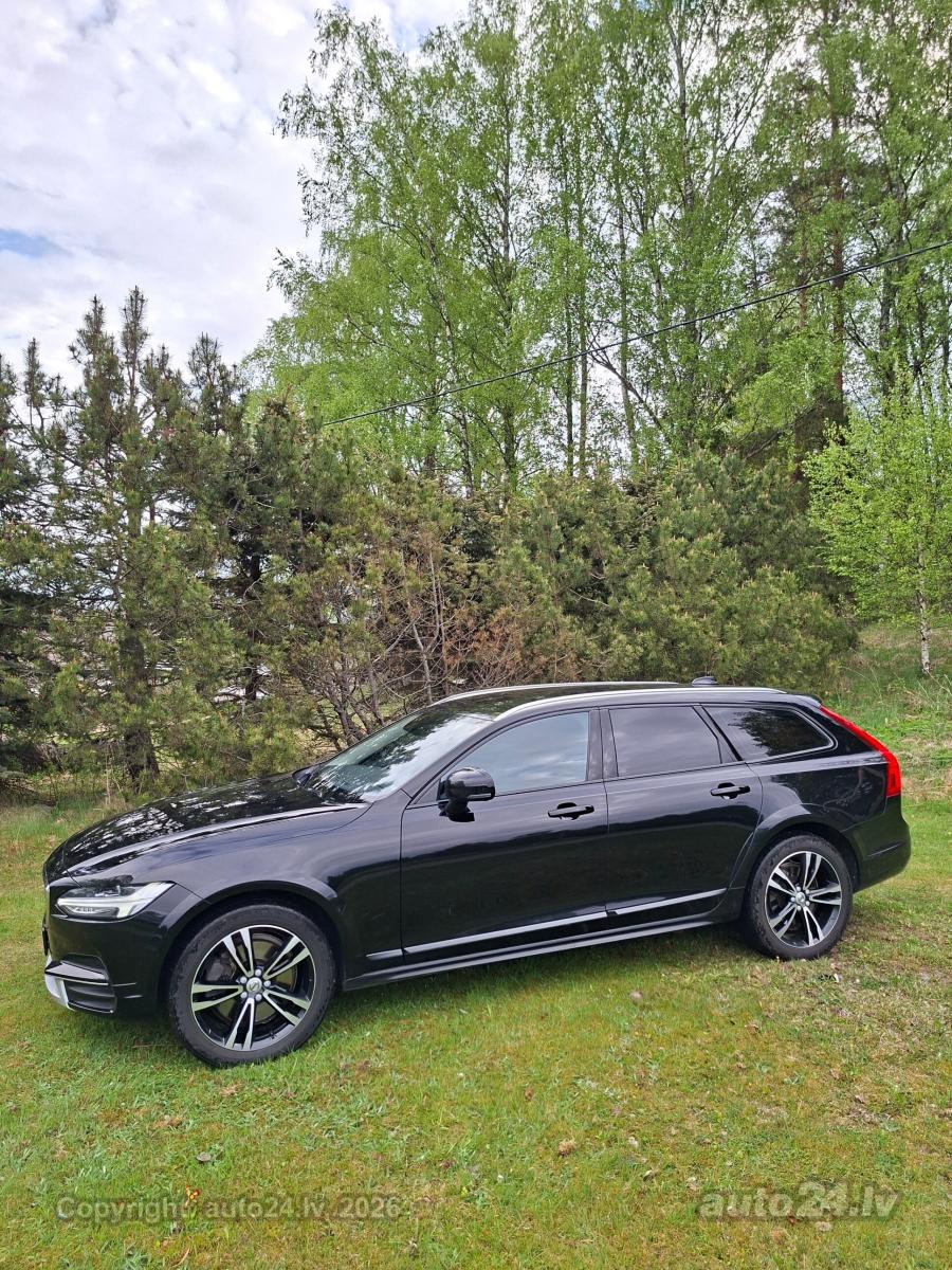 Black Volvo V90 2018 in Tartu, with an engine capacity of 2.00 L and mileage of 183 thousand km for 20900 €, photo 6 on AUTOMOTO.COM.LV