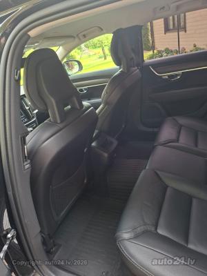 Black Volvo V90 2018 in Tartu, with an engine capacity of 2.00 L and mileage of 183 thousand km for 20900 €, photo 15 on AUTOMOTO.COM.LV