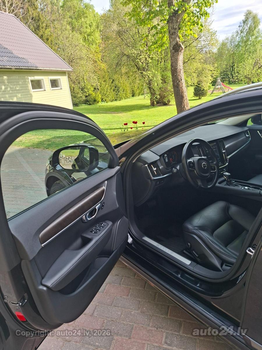 Black Volvo V90 2018 in Tartu, with an engine capacity of 2.00 L and mileage of 183 thousand km for 20900 €, photo 16 on AUTOMOTO.COM.LV