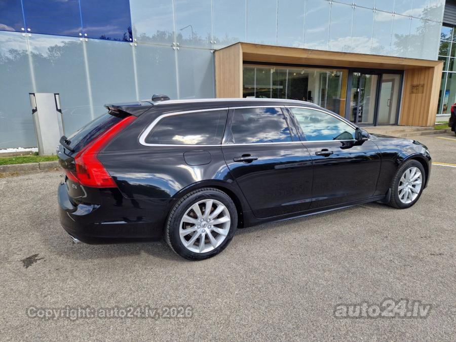 Black Volvo V90 2018 in Tallinn, with an engine capacity of 2.00 L and mileage of 288 thousand km for 15900 €, photo 5 on AUTOMOTO.COM.LV