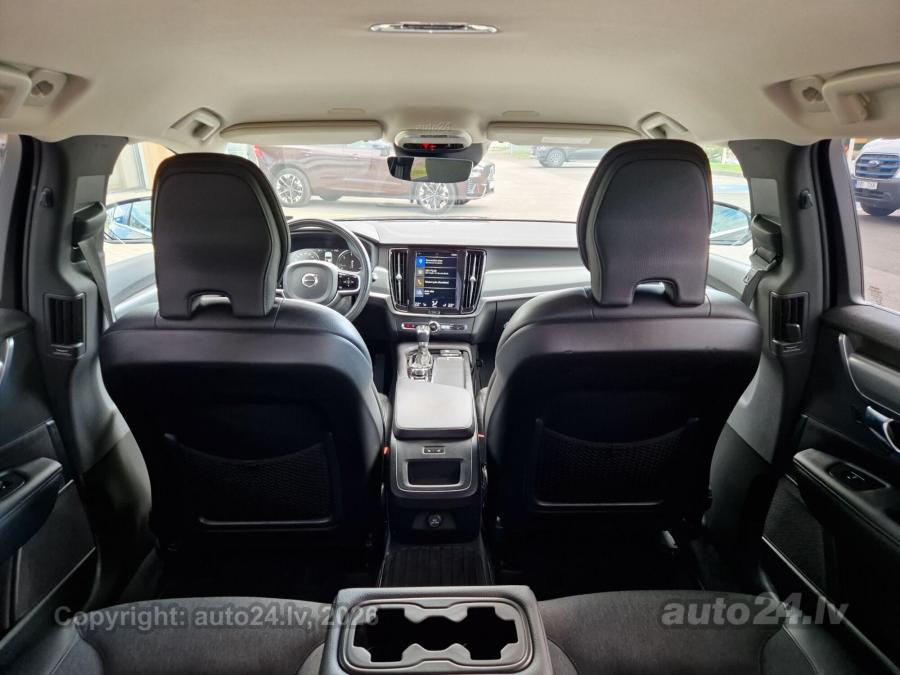 Black Volvo V90 2018 in Tallinn, with an engine capacity of 2.00 L and mileage of 288 thousand km for 15900 €, photo 12 on AUTOMOTO.COM.LV