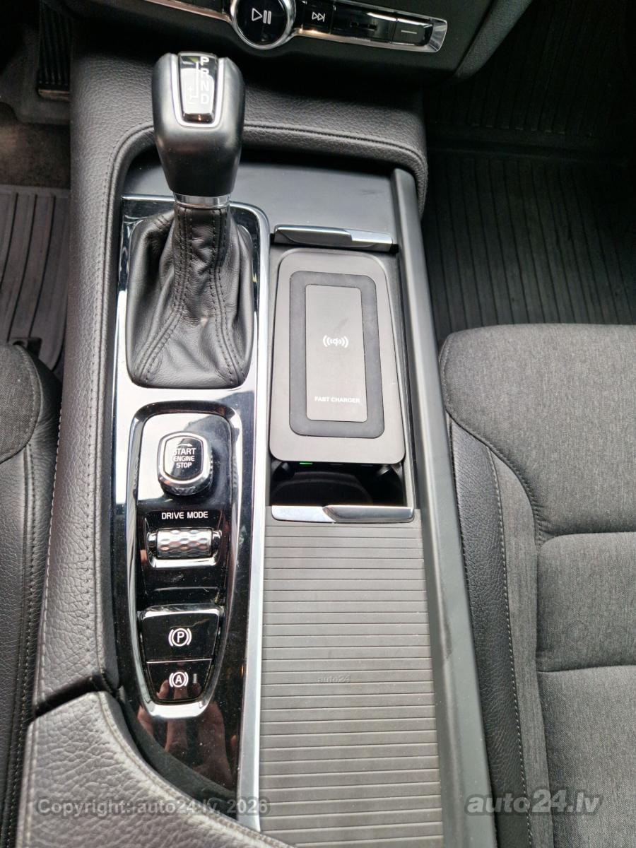 Black Volvo V90 2018 in Tallinn, with an engine capacity of 2.00 L and mileage of 288 thousand km for 15900 €, photo 13 on AUTOMOTO.COM.LV