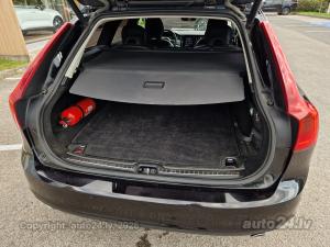 Black Volvo V90 2018 in Tallinn, with an engine capacity of 2.00 L and mileage of 288 thousand km for 15900 €, photo 14 on AUTOMOTO.COM.LV