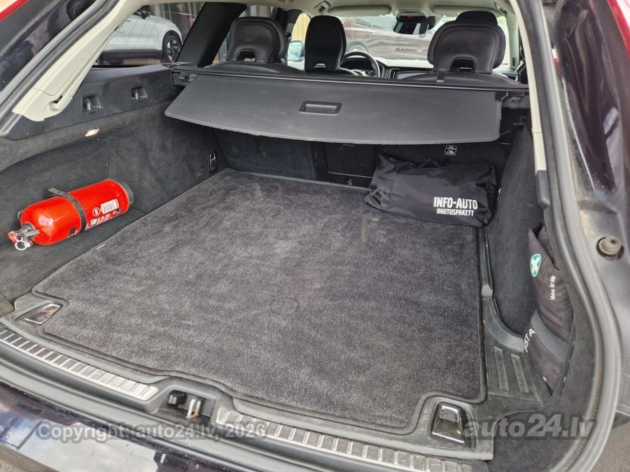 Black Volvo V90 2018 in Tallinn, with an engine capacity of 2.00 L and mileage of 288 thousand km for 15900 €, photo 15 on AUTOMOTO.COM.LV