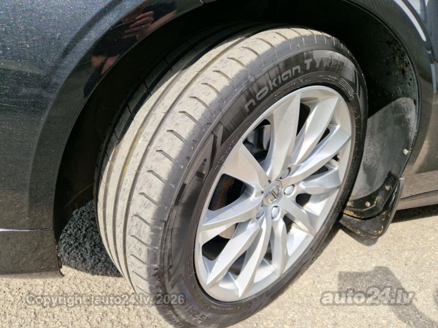 Black Volvo V90 2018 in Tallinn, with an engine capacity of 2.00 L and mileage of 288 thousand km for 15900 €, photo 16 on AUTOMOTO.COM.LV