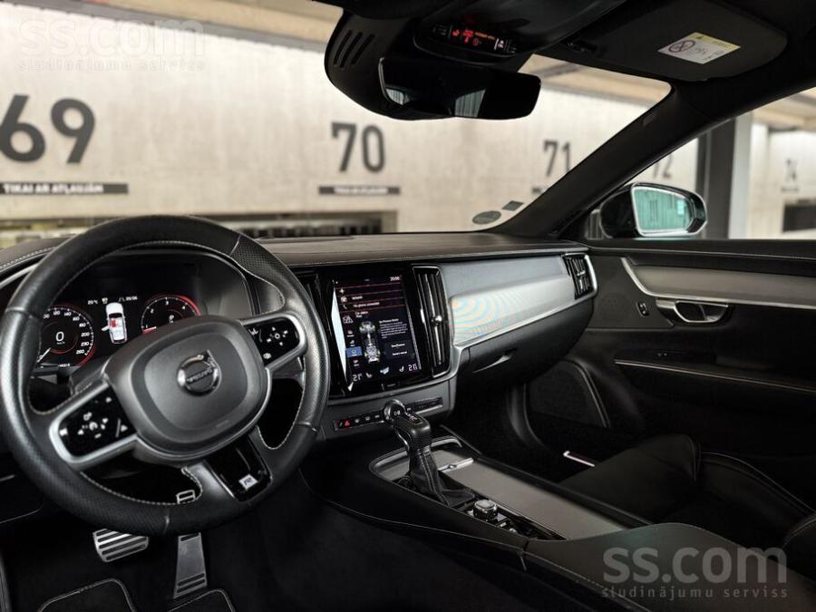 Melns Volvo V90 2018 Rīga, ar dzinēja tilpumu 2.00 L un nobraukumu 199 tūkst. km par 22000 €, foto 24 vietnē AUTOMOTO.COM.LV