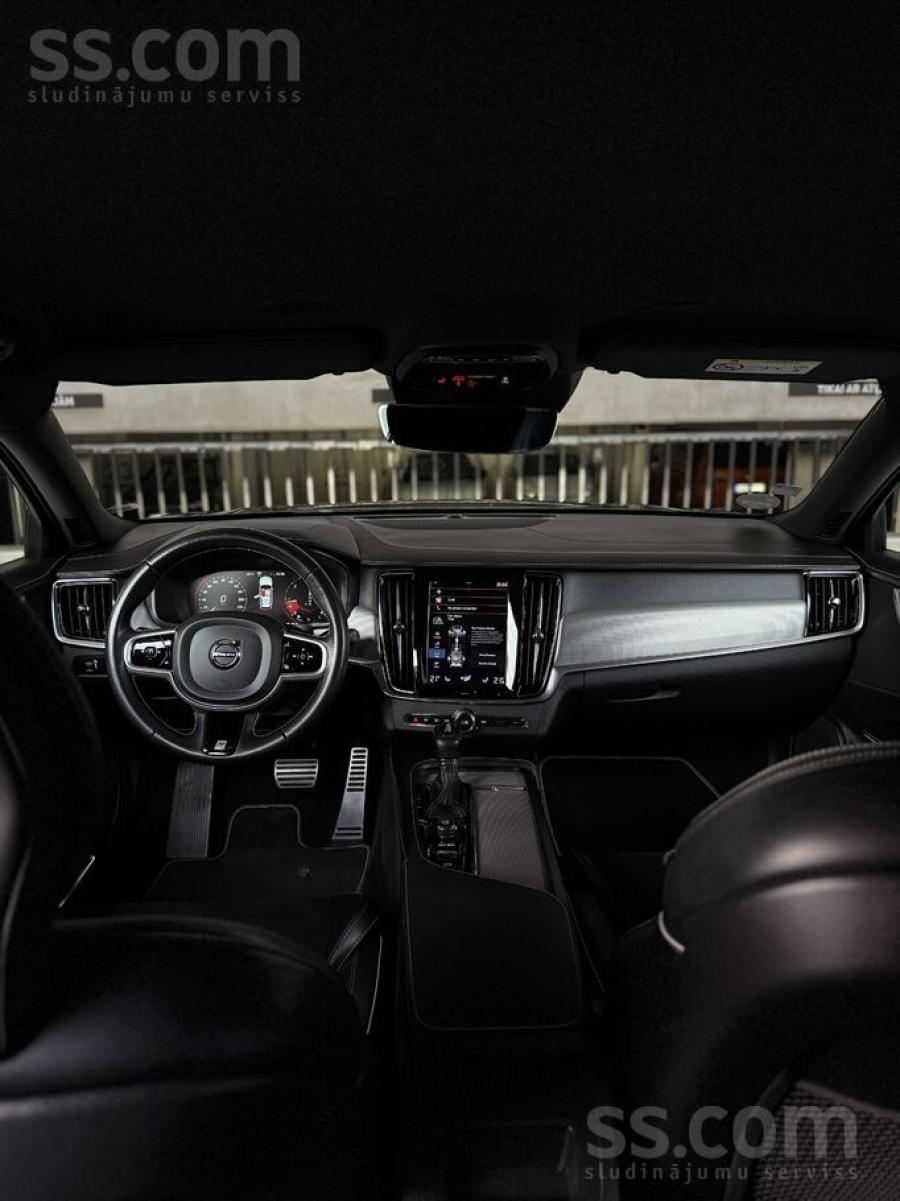 Melns Volvo V90 2018 Rīga, ar dzinēja tilpumu 2.00 L un nobraukumu 199 tūkst. km par 22000 €, foto 29 vietnē AUTOMOTO.COM.LV