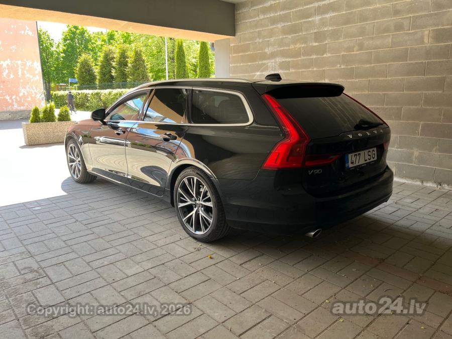 Melns Volvo V90 2018 Mardu, ar dzinēja tilpumu 2.00 L un nobraukumu 292 tūkst. km par 13650 €, foto 7 vietnē AUTOMOTO.COM.LV