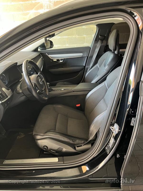Melns Volvo V90 2018 Mardu, ar dzinēja tilpumu 2.00 L un nobraukumu 292 tūkst. km par 13650 €, foto 9 vietnē AUTOMOTO.COM.LV