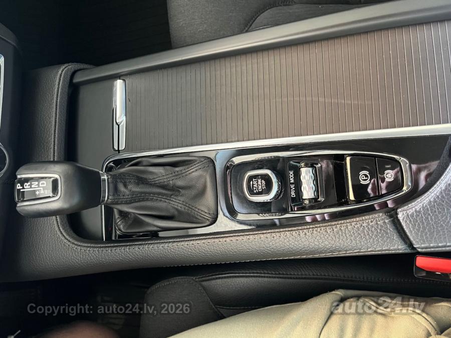Melns Volvo V90 2018 Mardu, ar dzinēja tilpumu 2.00 L un nobraukumu 292 tūkst. km par 13650 €, foto 19 vietnē AUTOMOTO.COM.LV