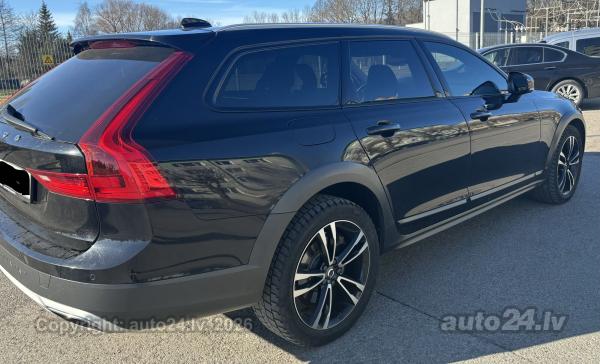 Black Volvo V90 2018 in Tallinn, with an engine capacity of 2.00 L and mileage of 215 thousand km for 16500 €, photo 3 on AUTOMOTO.COM.LV