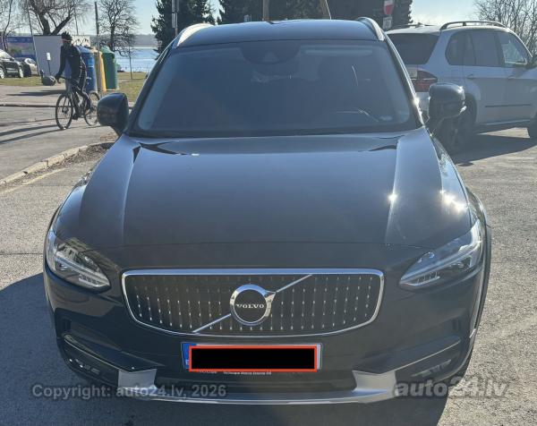 Black Volvo V90 2018 in Tallinn, with an engine capacity of 2.00 L and mileage of 215 thousand km for 16500 €, photo 5 on AUTOMOTO.COM.LV
