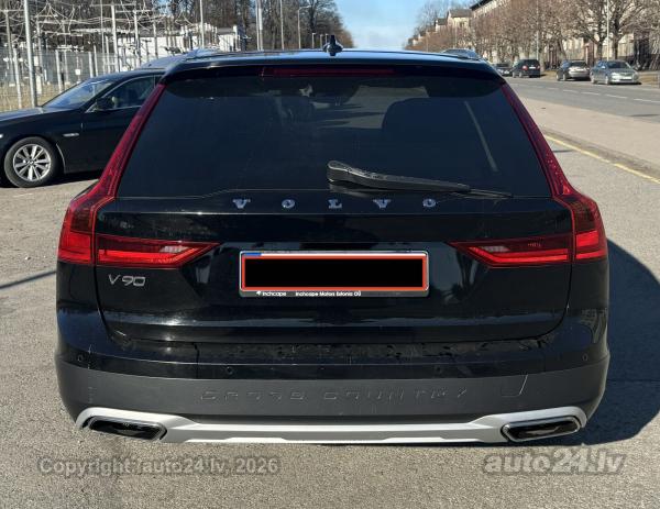 Black Volvo V90 2018 in Tallinn, with an engine capacity of 2.00 L and mileage of 215 thousand km for 16500 €, photo 6 on AUTOMOTO.COM.LV