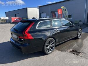 Black Volvo V90 2018 in Riga, with an engine capacity of 2.00 L and mileage of 370 thousand km for 11900 €, photo 3 on AUTOMOTO.COM.LV