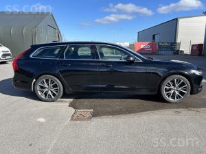 Black Volvo V90 2018 in Riga, with an engine capacity of 2.00 L and mileage of 370 thousand km for 11900 €, photo 5 on AUTOMOTO.COM.LV