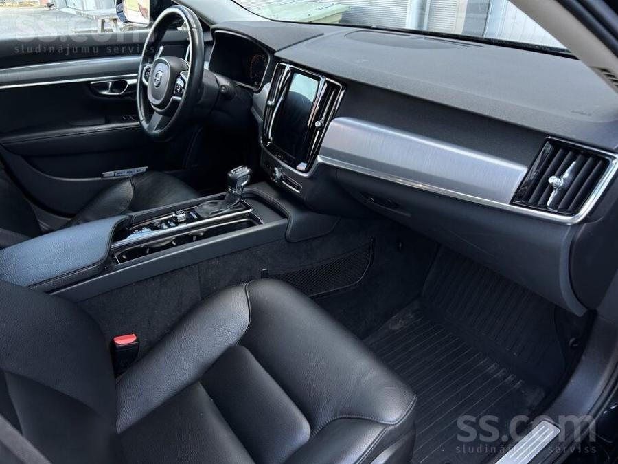 Black Volvo V90 2018 in Riga, with an engine capacity of 2.00 L and mileage of 370 thousand km for 11900 €, photo 6 on AUTOMOTO.COM.LV