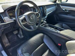 Black Volvo V90 2018 in Riga, with an engine capacity of 2.00 L and mileage of 370 thousand km for 11900 €, photo 7 on AUTOMOTO.COM.LV