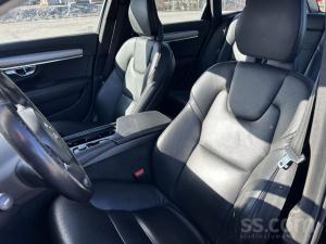 Black Volvo V90 2018 in Riga, with an engine capacity of 2.00 L and mileage of 370 thousand km for 11900 €, photo 8 on AUTOMOTO.COM.LV