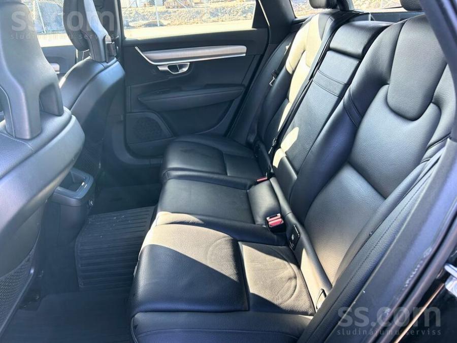 Black Volvo V90 2018 in Riga, with an engine capacity of 2.00 L and mileage of 370 thousand km for 11900 €, photo 9 on AUTOMOTO.COM.LV