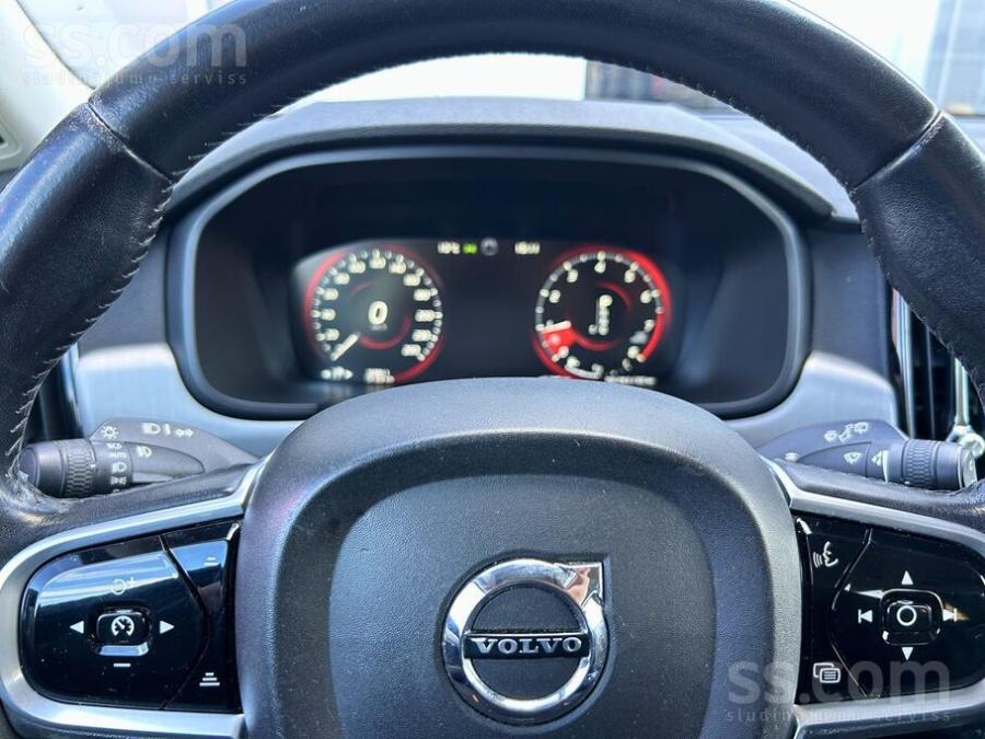 Black Volvo V90 2018 in Riga, with an engine capacity of 2.00 L and mileage of 370 thousand km for 11900 €, photo 10 on AUTOMOTO.COM.LV