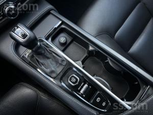 Black Volvo V90 2018 in Riga, with an engine capacity of 2.00 L and mileage of 370 thousand km for 11900 €, photo 11 on AUTOMOTO.COM.LV