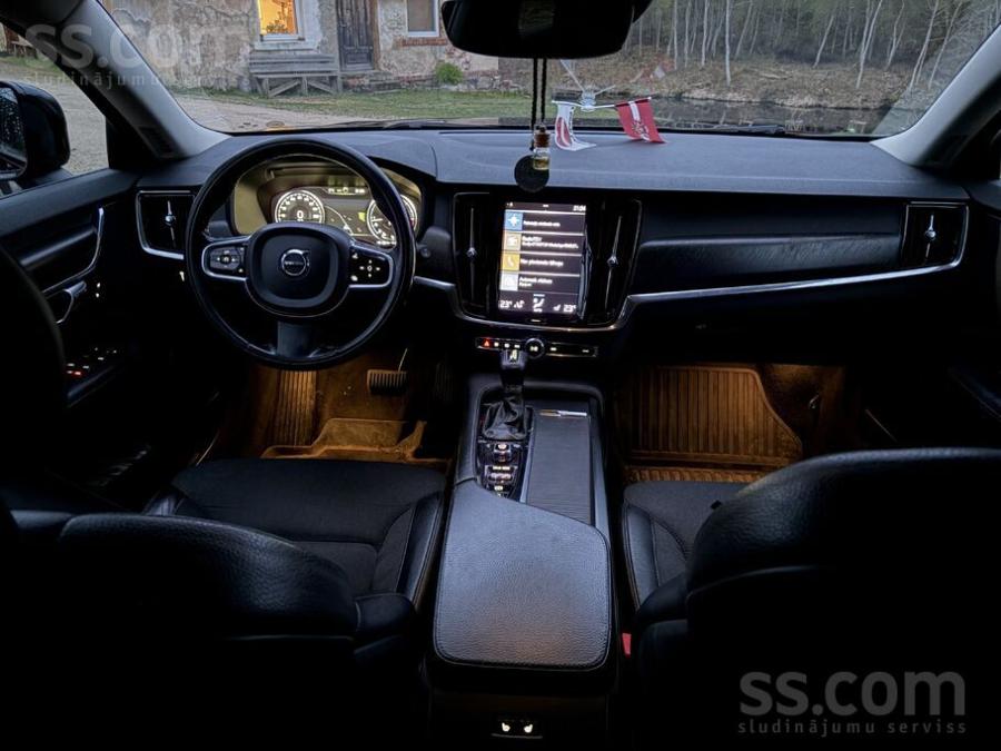 Черный Вольво В90 2018 в Цесис, объемом двигателя 2.00 л и пробегом 556 тыс. км за 12950 €, фото 8 на AUTOMOTO.COM.LV