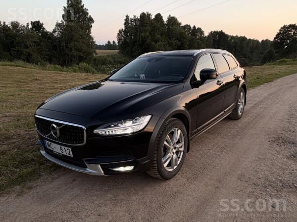 Melns Volvo V90 2018 Valmiera, ar dzinēja tilpumu 2.00 L un nobraukumu 560 tūkst. km par 11490 €, foto 1 vietnē AUTOMOTO.COM.LV
