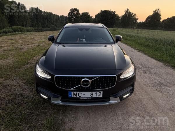Melns Volvo V90 2018 Valmiera, ar dzinēja tilpumu 2.00 L un nobraukumu 560 tūkst. km par 11490 €, foto 3 vietnē AUTOMOTO.COM.LV