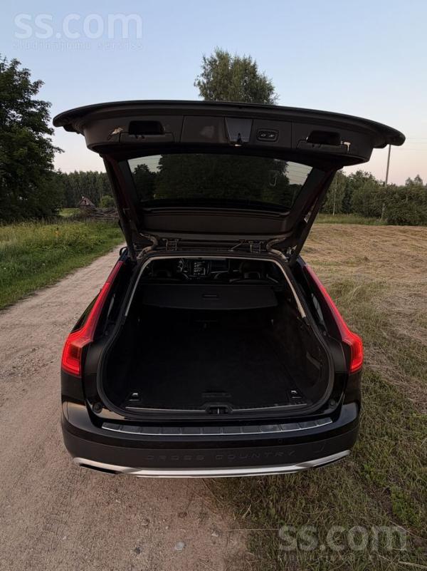 Melns Volvo V90 2018 Valmiera, ar dzinēja tilpumu 2.00 L un nobraukumu 560 tūkst. km par 11490 €, foto 7 vietnē AUTOMOTO.COM.LV