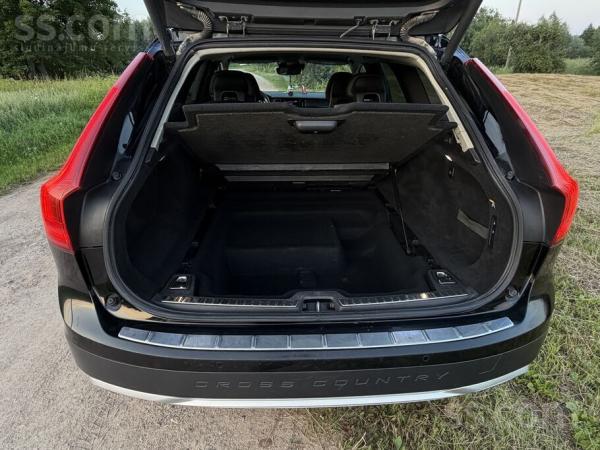 Melns Volvo V90 2018 Valmiera, ar dzinēja tilpumu 2.00 L un nobraukumu 560 tūkst. km par 11490 €, foto 9 vietnē AUTOMOTO.COM.LV