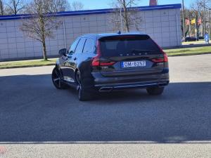Black Volvo V90 2018 in Riga, with an engine capacity of 2.00 L and mileage of 306 thousand km for 16500 €, photo 5 on AUTOMOTO.COM.LV