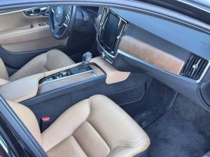 Black Volvo V90 2018 in Riga, with an engine capacity of 2.00 L and mileage of 306 thousand km for 16500 €, photo 6 on AUTOMOTO.COM.LV