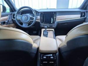 Black Volvo V90 2018 in Riga, with an engine capacity of 2.00 L and mileage of 306 thousand km for 16500 €, photo 8 on AUTOMOTO.COM.LV