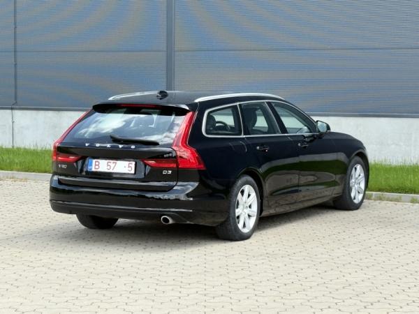 Black Volvo V90 2018 in Riga, with an engine capacity of 2.00 L and mileage of 242 thousand km for 12900 €, photo 4 on AUTOMOTO.COM.LV