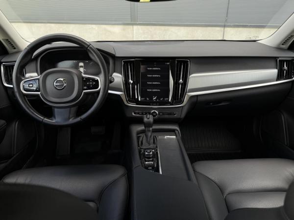 Black Volvo V90 2018 in Riga, with an engine capacity of 2.00 L and mileage of 242 thousand km for 12900 €, photo 7 on AUTOMOTO.COM.LV