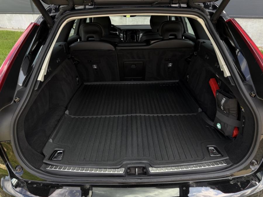 Melns Volvo V90 2018 Rīga, ar dzinēja tilpumu 2.00 L un nobraukumu 242 tūkst. km par 12900 €, foto 12 vietnē AUTOMOTO.COM.LV