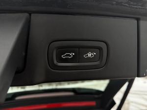Black Volvo V90 2018 in Riga, with an engine capacity of 2.00 L and mileage of 164 thousand km for 6500 €, photo 9 on AUTOMOTO.COM.LV